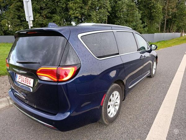Zils Chrysler Pacifica 2019 Prienai, ar dzinēja tilpumu 3.61 L un nobraukumu 152 tūkst. km par 13500 €, foto 6 vietnē AUTOMOTO.COM.LV