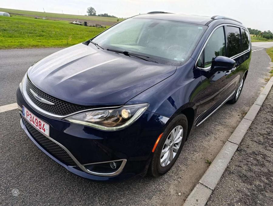 Zils Chrysler Pacifica 2019 Prienai, ar dzinēja tilpumu 3.61 L un nobraukumu 152 tūkst. km par 13500 €, foto 1 vietnē AUTOMOTO.COM.LV