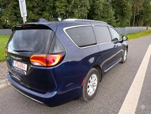 Zils Chrysler Pacifica 2019 Prienai, ar dzinēja tilpumu 3.61 L un nobraukumu 152 tūkst. km par 13500 €, foto 7 vietnē AUTOMOTO.COM.LV
