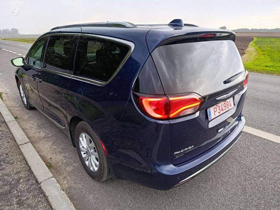 Zils Chrysler Pacifica 2019 Prienai, ar dzinēja tilpumu 3.61 L un nobraukumu 152 tūkst. km par 13500 €, foto 9 vietnē AUTOMOTO.COM.LV