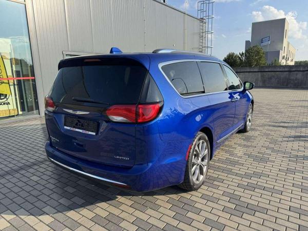 Крайслер Пасифик 2019 в Шяуляй на AUTOMOTO.COM.LV Синий Крайслер Пасифик 2019 в Шяуляй, объемом двигателя 3.60 л и пробегом 210 тыс. км за 14750 €, фото 5 на AUTOMOTO.COM.LV