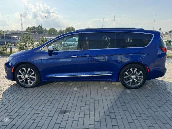 Крайслер Пасифик 2019 в Шяуляй на AUTOMOTO.COM.LV Синий Крайслер Пасифик 2019 в Шяуляй, объемом двигателя 3.60 л и пробегом 210 тыс. км за 14750 €, фото 9 на AUTOMOTO.COM.LV