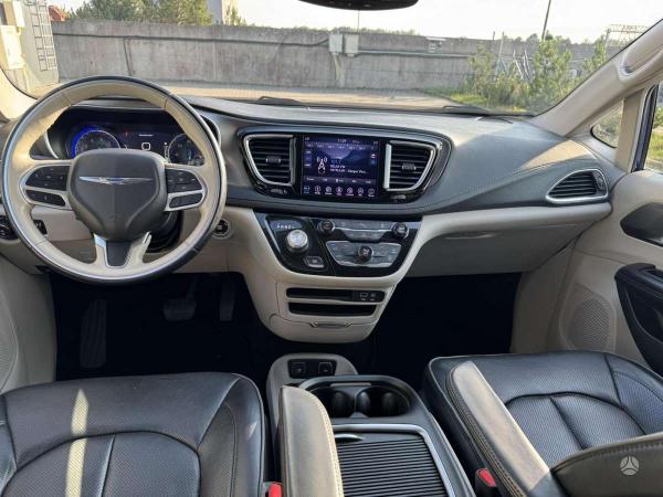 Крайслер Пасифик 2019 в Шяуляй на AUTOMOTO.COM.LV Синий Крайслер Пасифик 2019 в Шяуляй, объемом двигателя 3.60 л и пробегом 210 тыс. км за 14750 €, фото 10 на AUTOMOTO.COM.LV