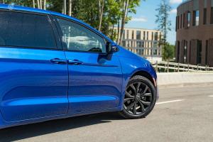 Blue Chrysler Pacifica 2020 in Klaipeda, with an engine capacity of 3.60 L and mileage of 133 thousand km for 18000 €, photo 14 on AUTOMOTO.COM.LV