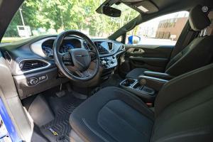 Blue Chrysler Pacifica 2020 in Klaipeda, with an engine capacity of 3.60 L and mileage of 133 thousand km for 18000 €, photo 17 on AUTOMOTO.COM.LV