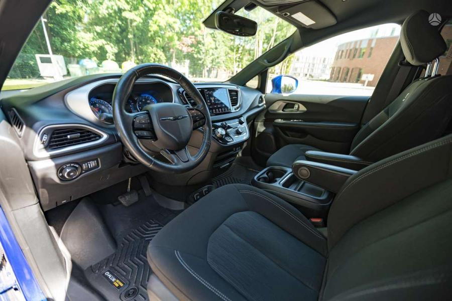 Blue Chrysler Pacifica 2020 in Klaipeda, with an engine capacity of 3.60 L and mileage of 133 thousand km for 18000 €, photo 17 on AUTOMOTO.COM.LV