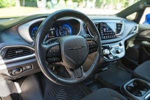 Blue Chrysler Pacifica 2020 in Klaipeda, with an engine capacity of 3.60 L and mileage of 133 thousand km for 18000 €, photo 18 on AUTOMOTO.COM.LV