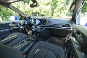 Blue Chrysler Pacifica 2020 in Klaipeda, with an engine capacity of 3.60 L and mileage of 133 thousand km for 18000 €, photo 21 on AUTOMOTO.COM.LV