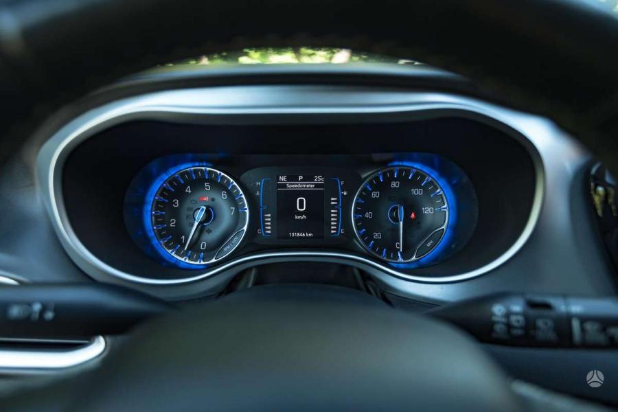 Blue Chrysler Pacifica 2020 in Klaipeda, with an engine capacity of 3.60 L and mileage of 133 thousand km for 18000 €, photo 22 on AUTOMOTO.COM.LV