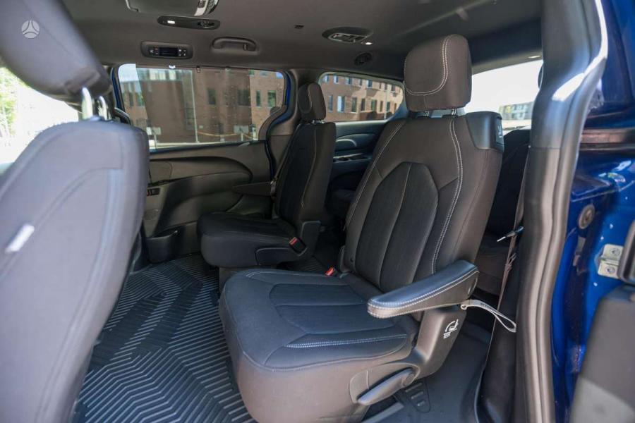 Blue Chrysler Pacifica 2020 in Klaipeda, with an engine capacity of 3.60 L and mileage of 133 thousand km for 18000 €, photo 25 on AUTOMOTO.COM.LV