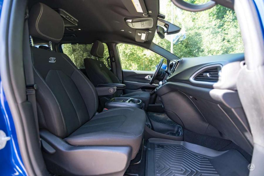 Blue Chrysler Pacifica 2020 in Klaipeda, with an engine capacity of 3.60 L and mileage of 133 thousand km for 18000 €, photo 28 on AUTOMOTO.COM.LV