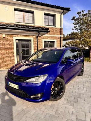 Blue Chrysler Pacifica 2020 in Klaipeda, with an engine capacity of 0.00 L and mileage of 190 thousand km for 15900 €, photo 3 on AUTOMOTO.COM.LV