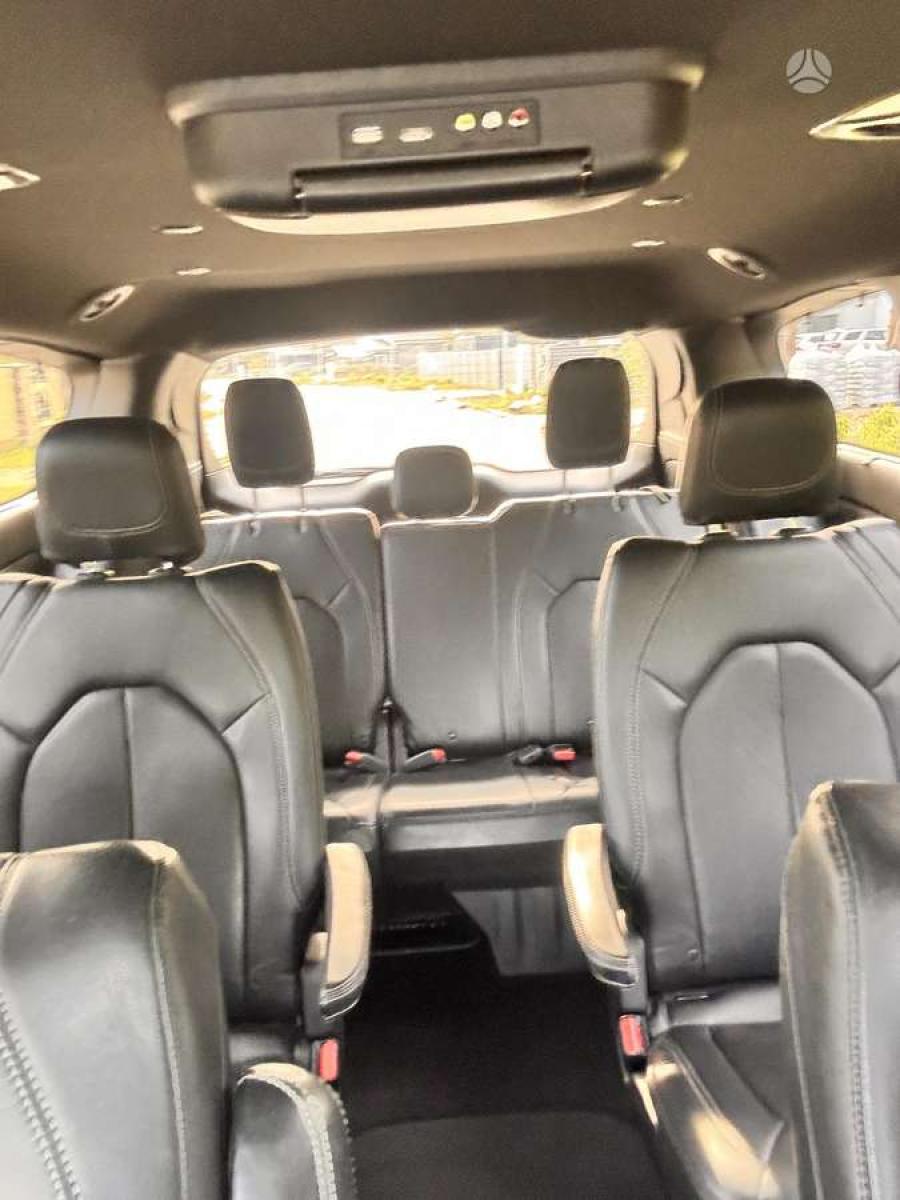 Blue Chrysler Pacifica 2020 in Klaipeda, with an engine capacity of 0.00 L and mileage of 190 thousand km for 15900 €, photo 10 on AUTOMOTO.COM.LV