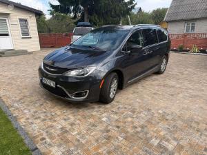 Blue Chrysler Pacifica 2020 in Kaunas, with an engine capacity of 3.60 L and mileage of 117 thousand km for 18200 €, photo  on AUTOMOTO.COM.LV