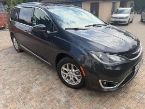 Blue Chrysler Pacifica 2020 in Kaunas, with an engine capacity of 3.60 L and mileage of 117 thousand km for 18200 €, photo 3 on AUTOMOTO.COM.LV