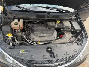 Blue Chrysler Pacifica 2020 in Kaunas, with an engine capacity of 3.60 L and mileage of 117 thousand km for 18200 €, photo 9 on AUTOMOTO.COM.LV