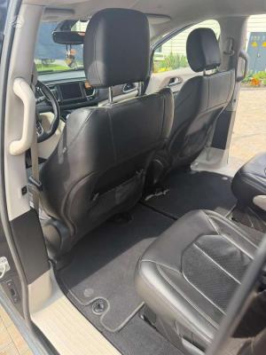 Blue Chrysler Pacifica 2020 in Kaunas, with an engine capacity of 3.60 L and mileage of 117 thousand km for 18200 €, photo 13 on AUTOMOTO.COM.LV