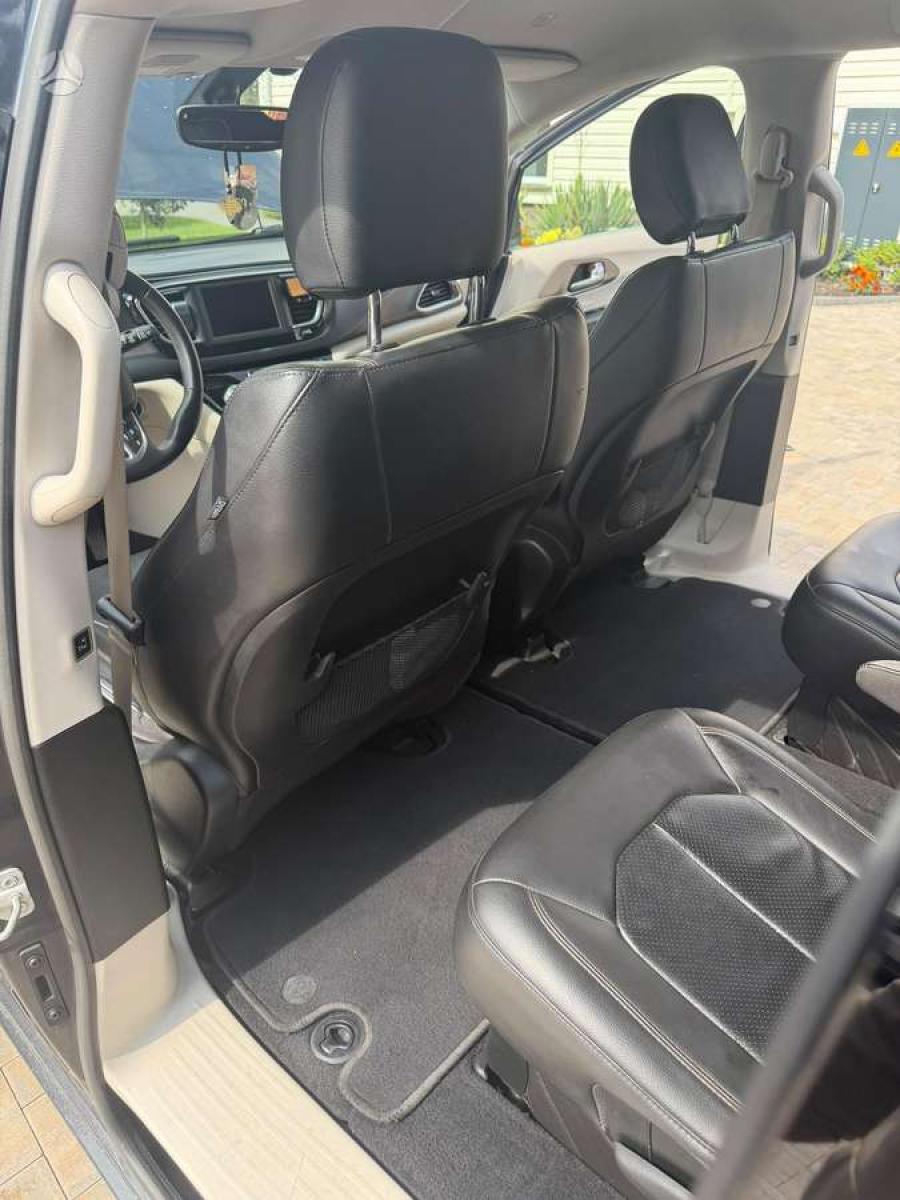 Blue Chrysler Pacifica 2020 in Kaunas, with an engine capacity of 3.60 L and mileage of 117 thousand km for 18200 €, photo 13 on AUTOMOTO.COM.LV