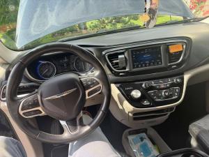 Blue Chrysler Pacifica 2020 in Kaunas, with an engine capacity of 3.60 L and mileage of 117 thousand km for 18200 €, photo 17 on AUTOMOTO.COM.LV