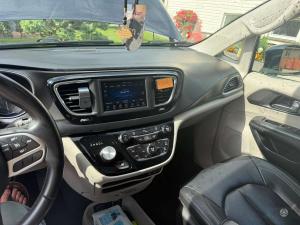 Blue Chrysler Pacifica 2020 in Kaunas, with an engine capacity of 3.60 L and mileage of 117 thousand km for 18200 €, photo 18 on AUTOMOTO.COM.LV