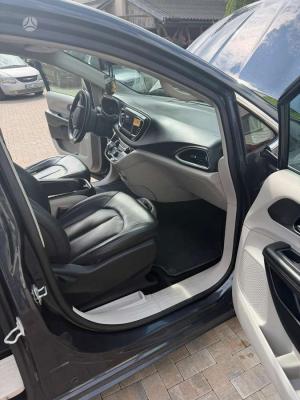 Blue Chrysler Pacifica 2020 in Kaunas, with an engine capacity of 3.60 L and mileage of 117 thousand km for 18200 €, photo 20 on AUTOMOTO.COM.LV