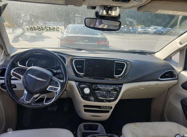 Blue Chrysler Pacifica 2021 in Kaunas, with an engine capacity of 3.60 L and mileage of 161 thousand km for 13550 €, photo 9 on AUTOMOTO.COM.LV