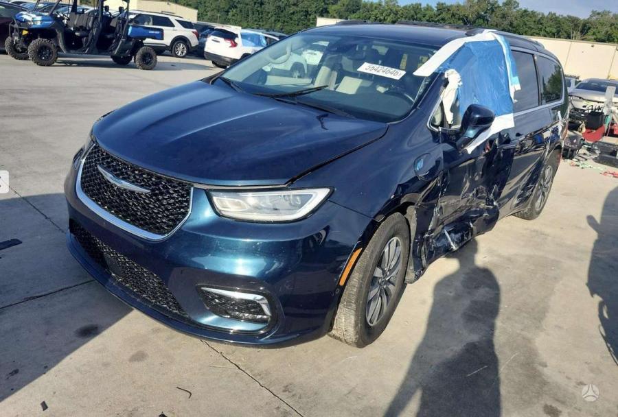 Blue Chrysler Pacifica 2021 in Kaunas, with an engine capacity of 3.60 L and mileage of 161 thousand km for 13550 €, photo 5 on AUTOMOTO.COM.LV