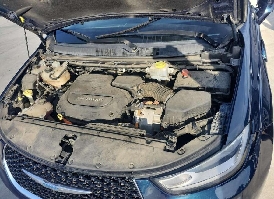 Blue Chrysler Pacifica 2021 in Kaunas, with an engine capacity of 3.60 L and mileage of 161 thousand km for 13550 €, photo 9 on AUTOMOTO.COM.LV