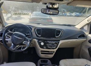 Blue Chrysler Pacifica 2021 in Kaunas, with an engine capacity of 3.60 L and mileage of 161 thousand km for 13550 €, photo 10 on AUTOMOTO.COM.LV