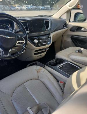 Blue Chrysler Pacifica 2021 in Kaunas, with an engine capacity of 3.60 L and mileage of 161 thousand km for 13550 €, photo 11 on AUTOMOTO.COM.LV