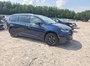 Blue Chrysler Pacifica 2021 in Kaunas, with an engine capacity of 3.60 L and mileage of 178 thousand km for 13750 €, photo 5 on AUTOMOTO.COM.LV