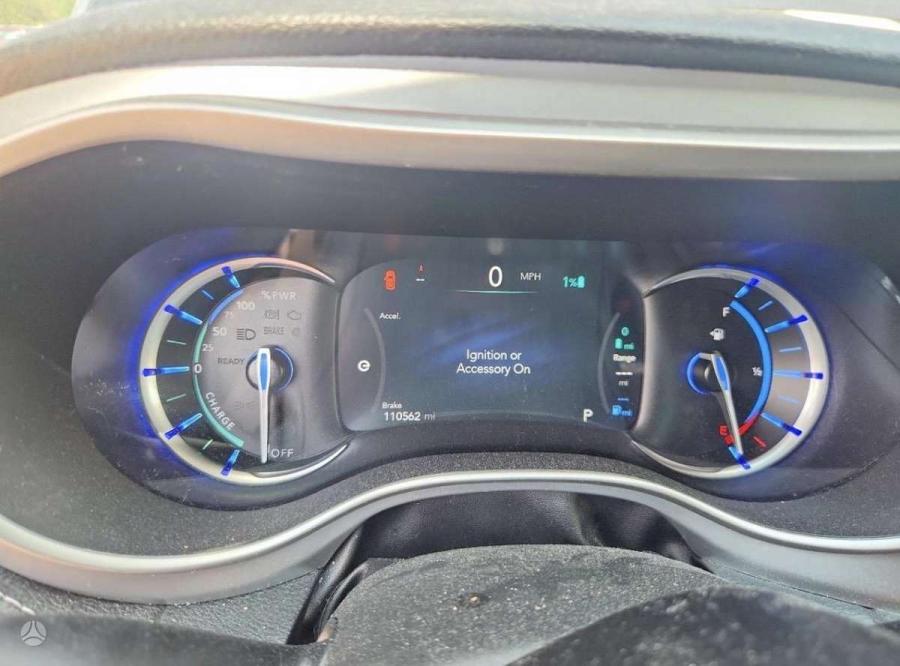 Blue Chrysler Pacifica 2021 in Kaunas, with an engine capacity of 3.60 L and mileage of 178 thousand km for 13750 €, photo 10 on AUTOMOTO.COM.LV
