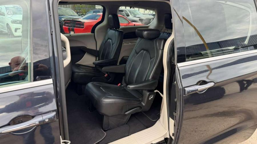 Zils Chrysler Pacifica 2021 Ukmergė, ar dzinēja tilpumu 3.61 L un nobraukumu 222 tūkst. km par 12999 €, foto 13 vietnē AUTOMOTO.COM.LV