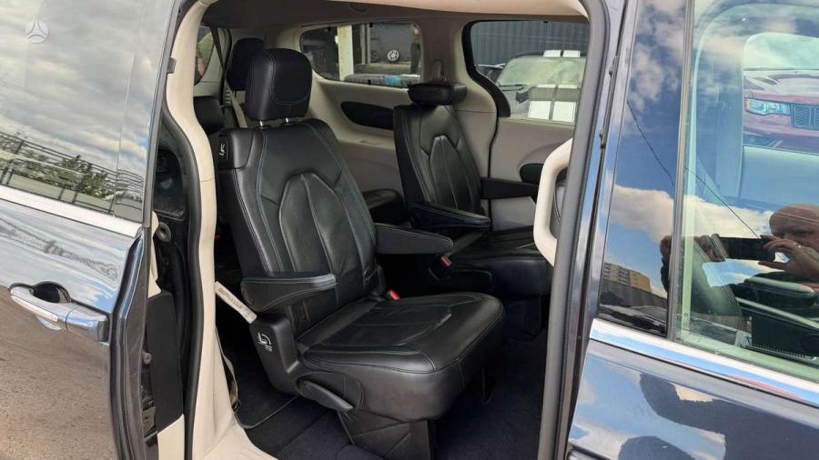 Zils Chrysler Pacifica 2021 Ukmergė, ar dzinēja tilpumu 3.61 L un nobraukumu 222 tūkst. km par 12999 €, foto 17 vietnē AUTOMOTO.COM.LV