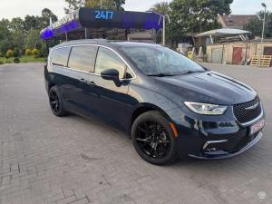 Blue Chrysler Pacifica 2022 in Plunge, with an engine capacity of 3.60 L and mileage of 100 thousand km for 21950 €, photo 3 on AUTOMOTO.COM.LV