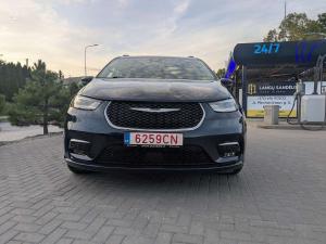 Blue Chrysler Pacifica 2022 in Plunge, with an engine capacity of 3.60 L and mileage of 100 thousand km for 21950 €, photo 4 on AUTOMOTO.COM.LV