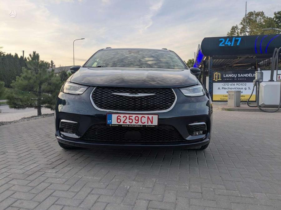 Blue Chrysler Pacifica 2022 in Plunge, with an engine capacity of 3.60 L and mileage of 100 thousand km for 21950 €, photo 4 on AUTOMOTO.COM.LV