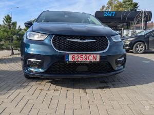 Blue Chrysler Pacifica 2022 in Plunge, with an engine capacity of 3.60 L and mileage of 100 thousand km for 21950 €, photo 7 on AUTOMOTO.COM.LV