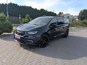 Blue Chrysler Pacifica 2022 in Plunge, with an engine capacity of 3.60 L and mileage of 100 thousand km for 21950 €, photo 8 on AUTOMOTO.COM.LV