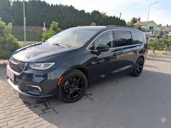 Blue Chrysler Pacifica 2022 in Plunge, with an engine capacity of 3.60 L and mileage of 100 thousand km for 21950 €, photo 9 on AUTOMOTO.COM.LV