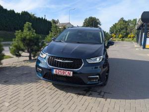 Blue Chrysler Pacifica 2022 in Plunge, with an engine capacity of 3.60 L and mileage of 100 thousand km for 21950 €, photo 12 on AUTOMOTO.COM.LV