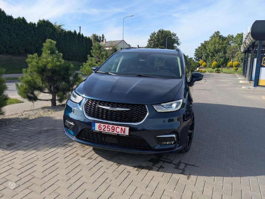Blue Chrysler Pacifica 2022 in Plunge, with an engine capacity of 3.60 L and mileage of 100 thousand km for 21950 €, photo 12 on AUTOMOTO.COM.LV