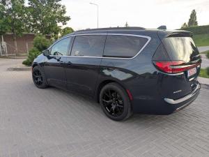 Blue Chrysler Pacifica 2022 in Plunge, with an engine capacity of 3.60 L and mileage of 100 thousand km for 21950 €, photo 15 on AUTOMOTO.COM.LV