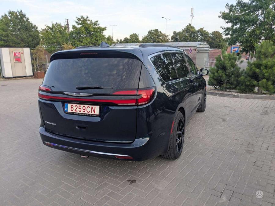 Blue Chrysler Pacifica 2022 in Plunge, with an engine capacity of 3.60 L and mileage of 100 thousand km for 21950 €, photo 16 on AUTOMOTO.COM.LV