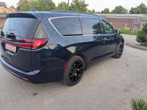 Blue Chrysler Pacifica 2022 in Plunge, with an engine capacity of 3.60 L and mileage of 100 thousand km for 21950 €, photo 17 on AUTOMOTO.COM.LV