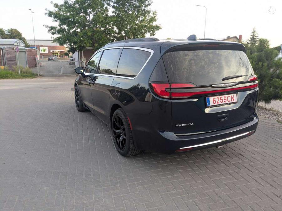 Blue Chrysler Pacifica 2022 in Plunge, with an engine capacity of 3.60 L and mileage of 100 thousand km for 21950 €, photo 18 on AUTOMOTO.COM.LV