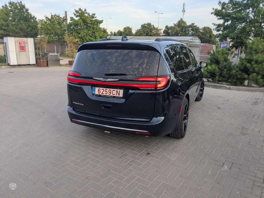 Blue Chrysler Pacifica 2022 in Plunge, with an engine capacity of 3.60 L and mileage of 100 thousand km for 21950 €, photo 19 on AUTOMOTO.COM.LV