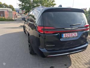 Blue Chrysler Pacifica 2022 in Plunge, with an engine capacity of 3.60 L and mileage of 100 thousand km for 21950 €, photo 20 on AUTOMOTO.COM.LV