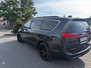Blue Chrysler Pacifica 2022 in Plunge, with an engine capacity of 3.60 L and mileage of 100 thousand km for 21950 €, photo 22 on AUTOMOTO.COM.LV