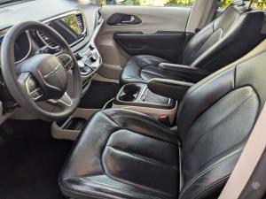 Blue Chrysler Pacifica 2022 in Plunge, with an engine capacity of 3.60 L and mileage of 100 thousand km for 21950 €, photo 23 on AUTOMOTO.COM.LV